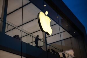 Apple Postpones Employee Recalls to the Office Until 2022